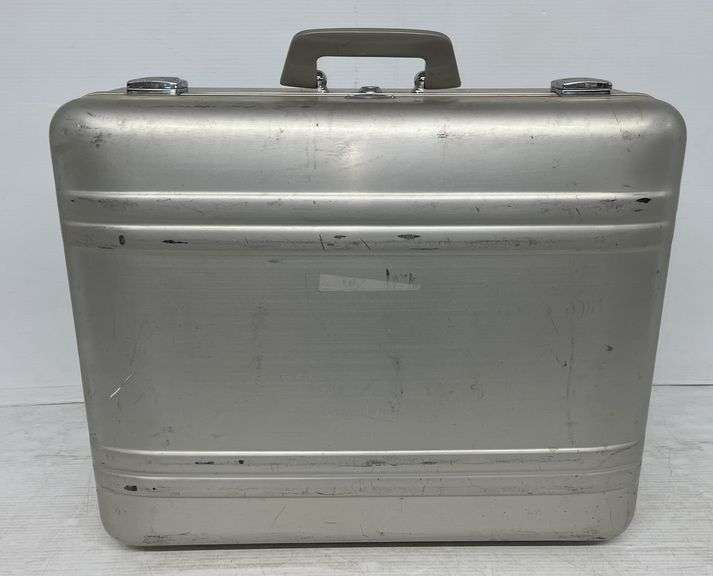 Zero Halliburton aluminum case, 17"W x 7"D x 21"L, good - Albrecht ...
