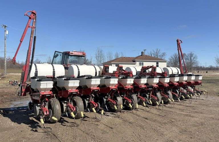 White 6100 12-Row Planter, Liquid Fert. Frame Mounted No-Till Coulters ...