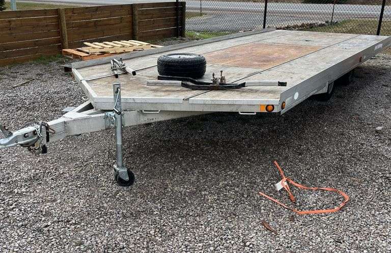 2001 Rough Rider 4-place snowmobile trailer, front axle new brakes ...