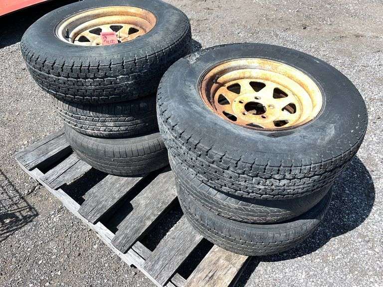 (6) White trailer rims, 15", rusty - Albrecht Auction Service