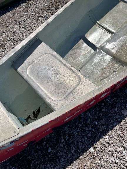 Canoe 17', made by Alumacraft Boat Co. with one paddle, two seater, needs paint, capacity 4 ...