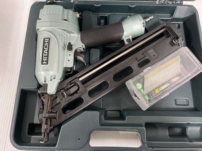 Hitachi NT65MA4 (S) Pneumatic finish nailer, 1 1/4" to 2 1/2", well ...