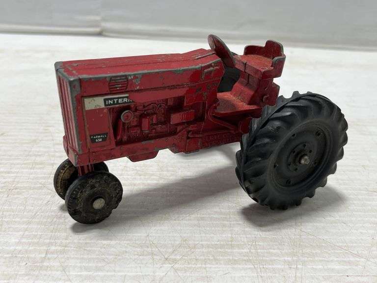 Older Farmall 656 International tractor toy, die-cast, ERTL Co ...