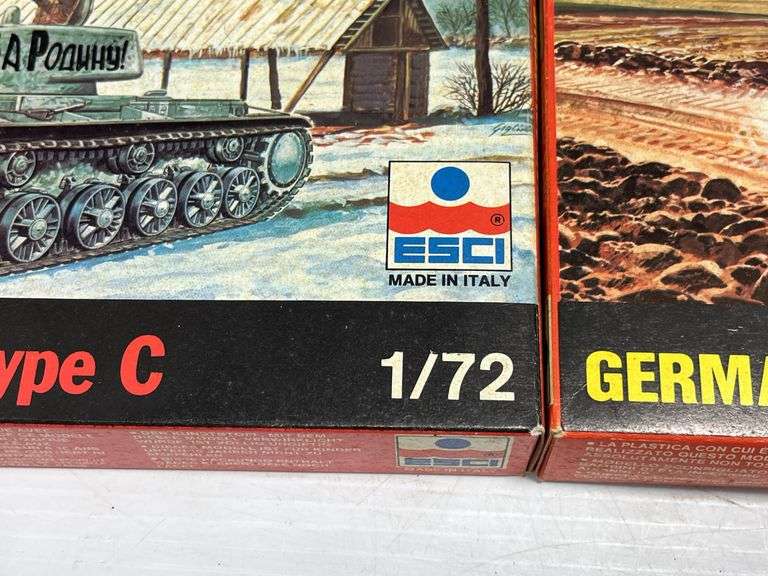 (13) Military plastic models, up to 1:35 scale, boxes have wear ...