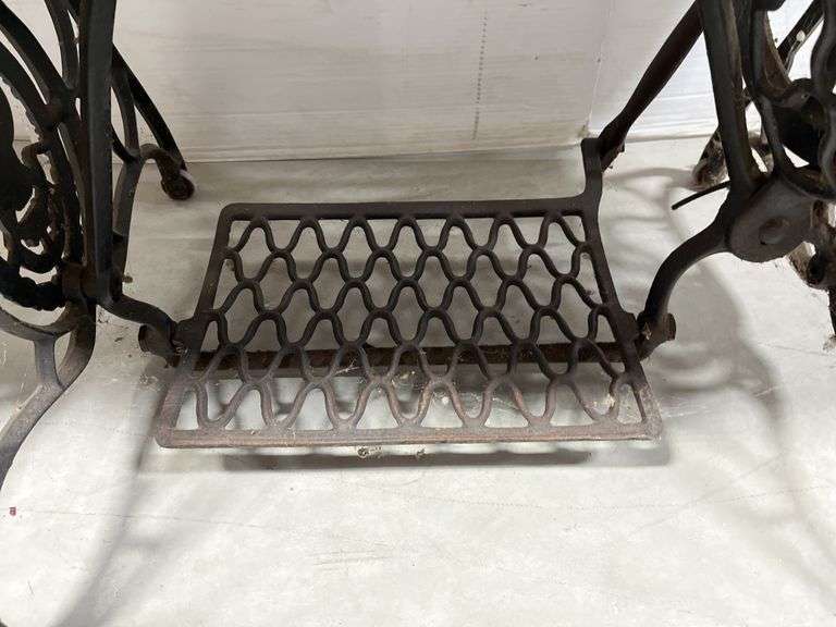 (2) Antique Singer treadle sewing machine cabinets, with 4-drawers, 36 ...