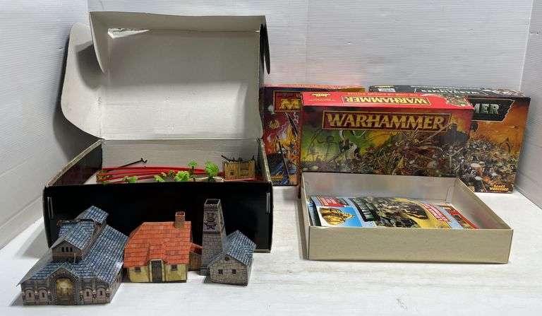(4) Empty Warhammer boxes, with some older buildings and accessories ...