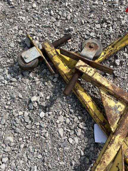 Tractor splitting jig, two-pieces with brackets that bolt to the ...