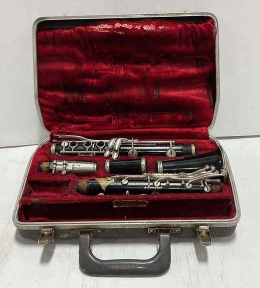 Bundy Clarinet, display or rebuild, case- 13"L - Albrecht Auction Service