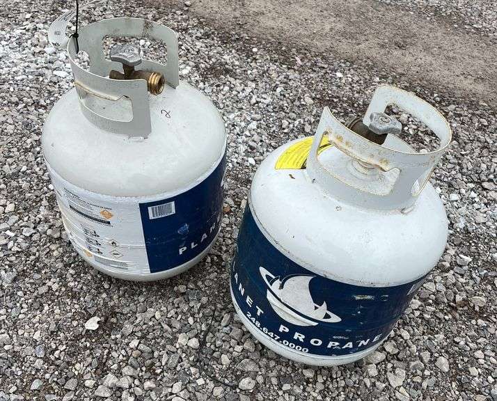 (2) 20 lb. Propane cylinders, new style, both half full - Albrecht ...