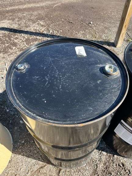 (2) Barrels, no holes, good - Albrecht Auction Service