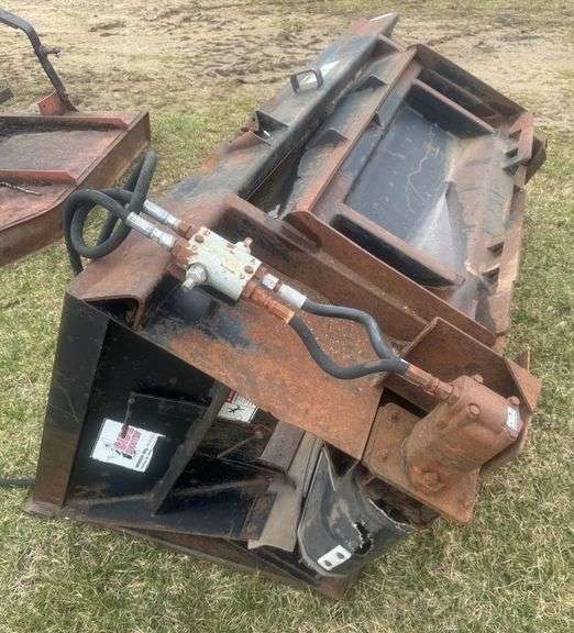 Mensch MFG Side Shooter Sand Bucket, Works Well but has a Tear in the ...