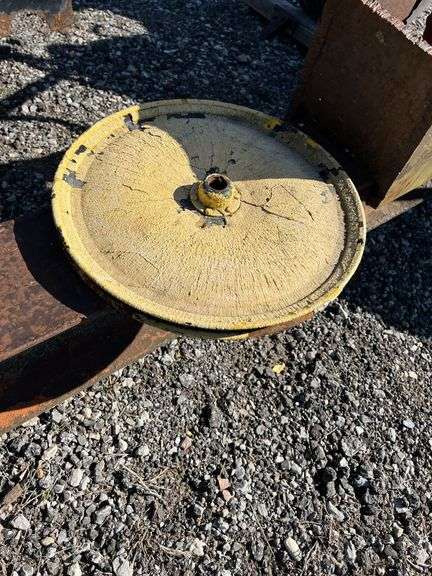 Log splitter, hard crank but have a pulley and motor to turn it ...