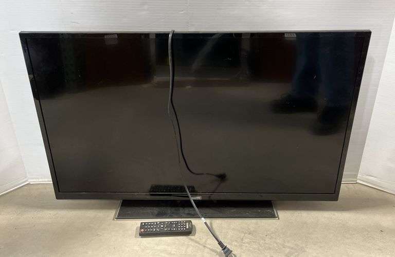 Sanyo smart TV with remote, 42", good - Albrecht Auction Service