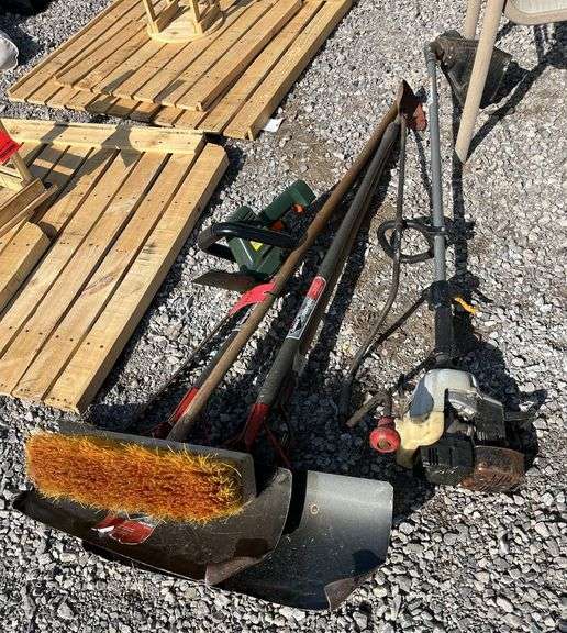 Outdoor tools, various sizes, used - Albrecht Auction Service