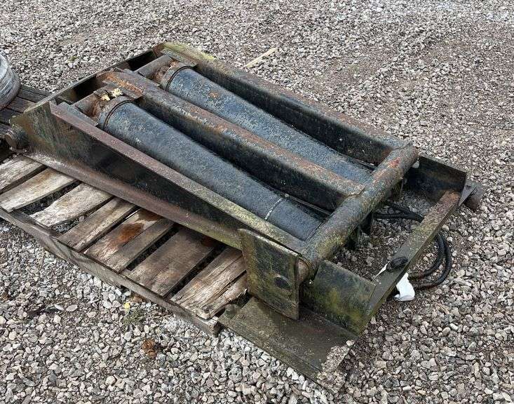 Heil scissors hoist win cyl, 66" x 44" x 12", great, no pits or rust ...