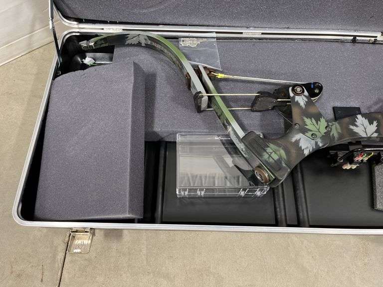Oneida Aero Force compound bow with case and (6) Arrows, keys for case ...