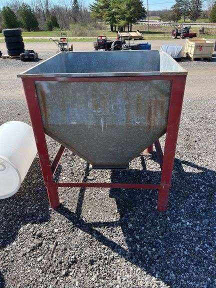 3-Point hopper V-bottom cargo carrier, Cat. 1, 40" x 40" top, 45 1/2"H ...