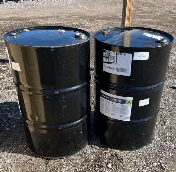(2) Barrels, no holes, good - Albrecht Auction Service