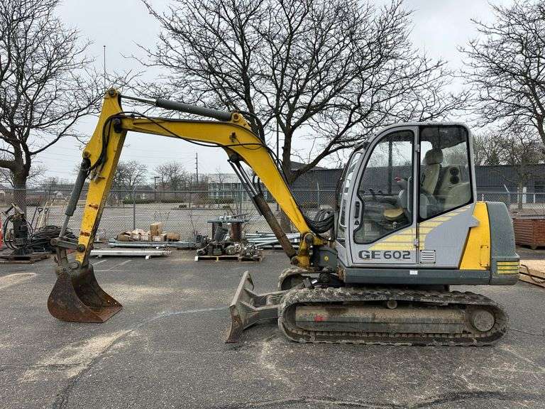 Gehl GE 602 Mini Excavator, Type No. G6002 RD, Yanmar 3.319 Liter ...