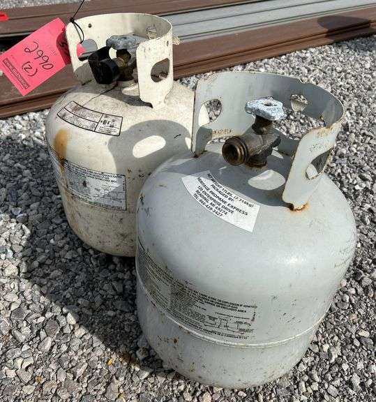 (2) Propane tanks, one is half full, and the other is almost full, new ...