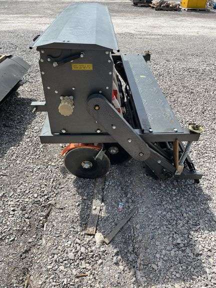 Field Tuff 10-row seeder, model FTF603PTS food plot seeder, 60 ...