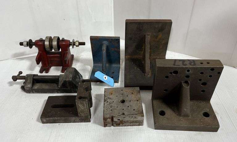 Tray of machinist angle plates and drill press vise, up to 6"W ...