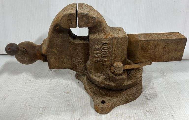 Dunlap vise, 4" jaws, 17"L, has rust, good - Albrecht Auction Service