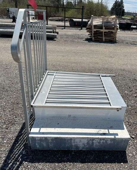 House/mobile home steps, fiberglass with aluminum railings, rail can be ...