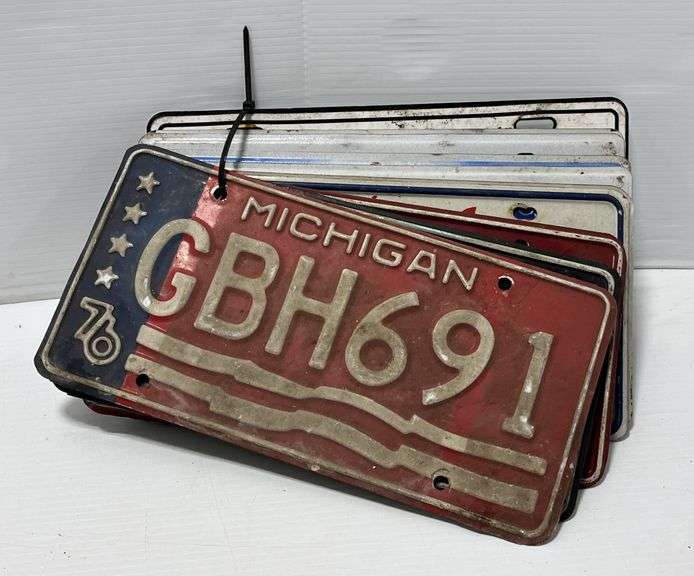 (10) Older license plates, need cleaning - Albrecht Auction Service