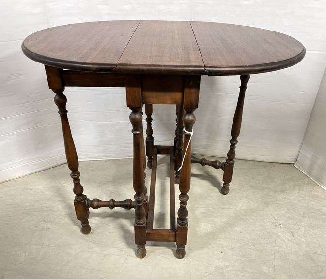 Older fold-out round table, 2'10"W x 2'1"D x 2'6"H, good - Albrecht ...