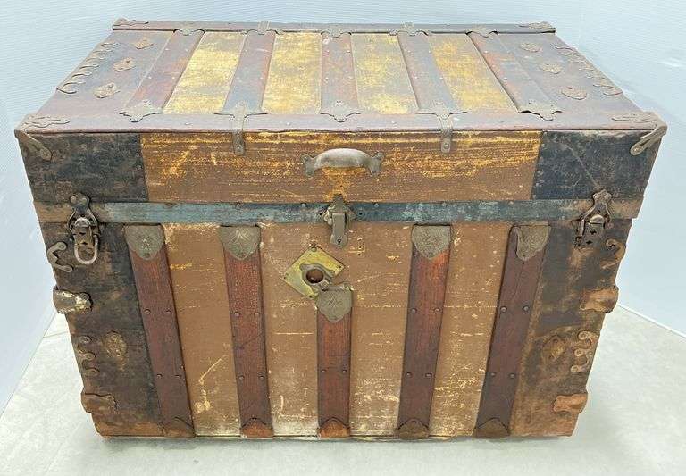 Antique oak trunk with tray and afghans, 34"W x 20 1/2"D x 25"H, has ...