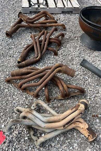 (4) Sets of Chevy small block headers, rusty - Albrecht Auction Service