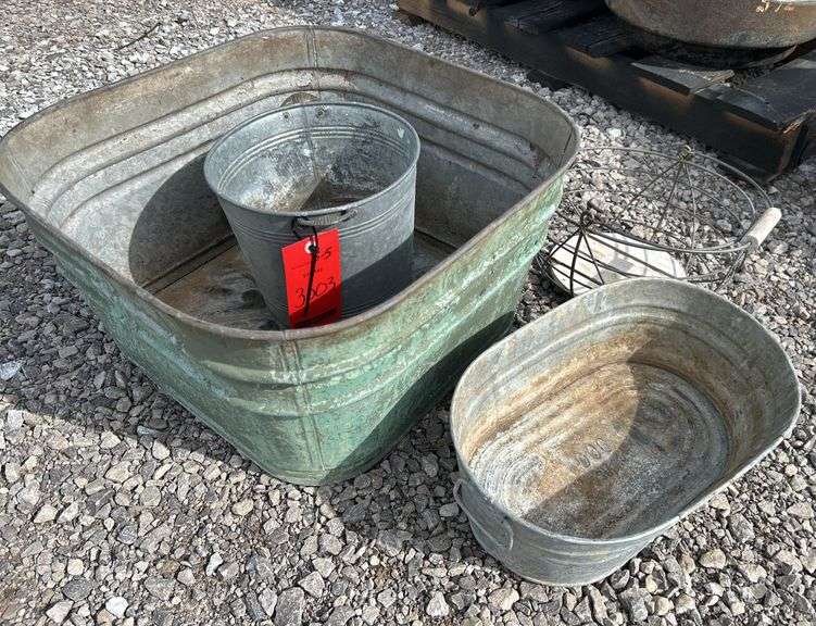 Galvanized bucket and egg basket - Albrecht Auction Service