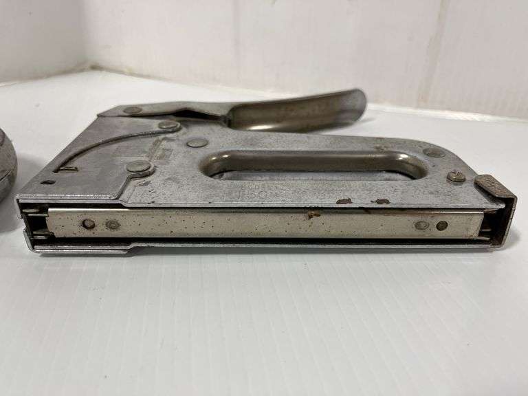 (2) Staple guns - Albrecht Auction Service