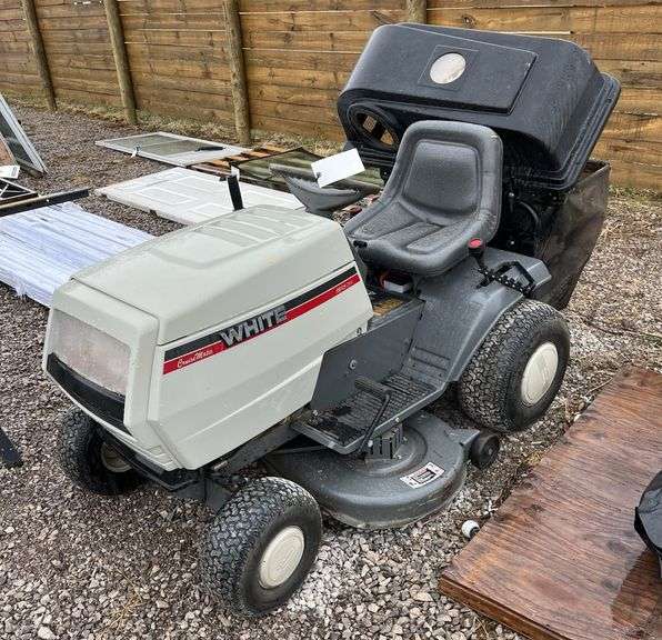 White bagger mower, 15 horse, runs and cuts as it should, starts on ...