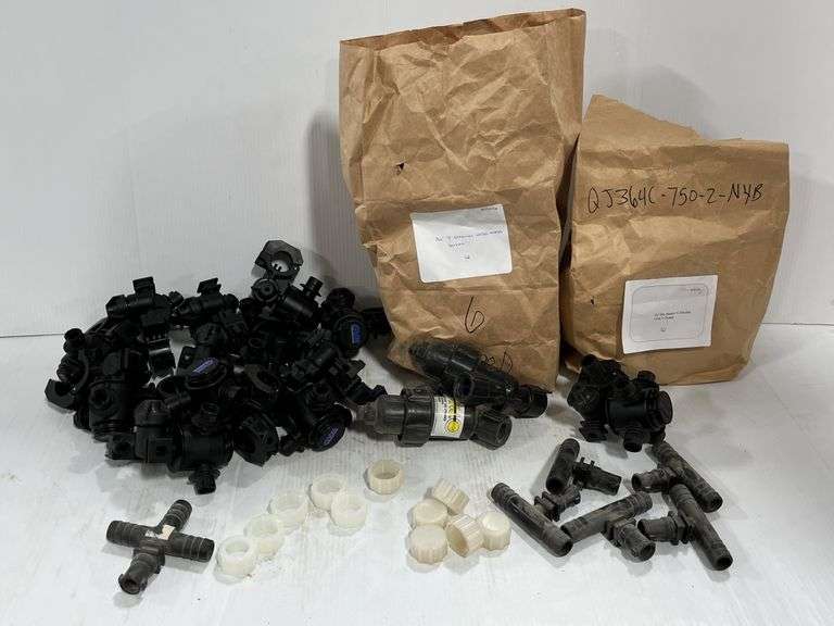 (12) 3/4" Quick teejet nozzle bodies with B, (6) Quick jet boom 3/4 ...