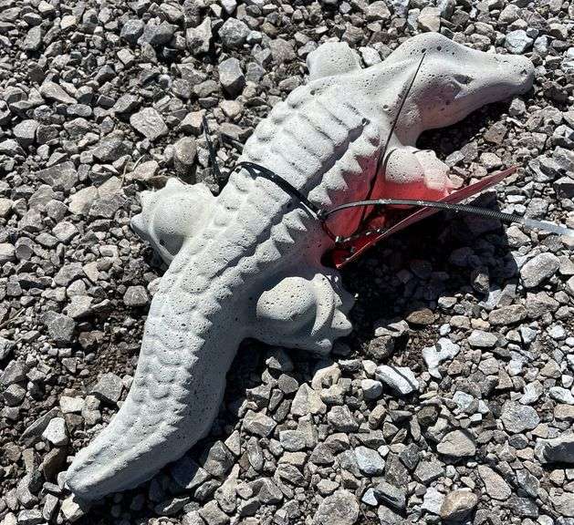 Concrete alligator statue, 18"L, good - Albrecht Auction Service