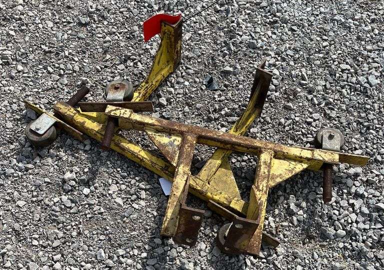 Tractor splitting jig, two-pieces with brackets that bolt to the ...