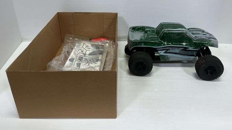 ECX AMP-MT green remote control truck, handbuilt with charger, battery ...