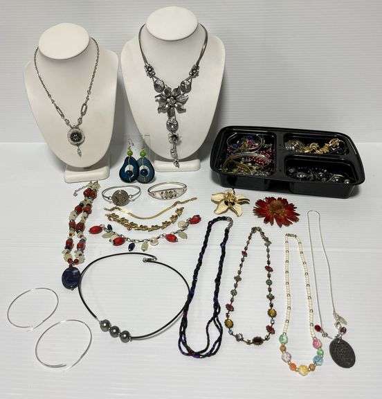 Assorted untested jewelry, includes: Bracelets, necklaces, brooches ...