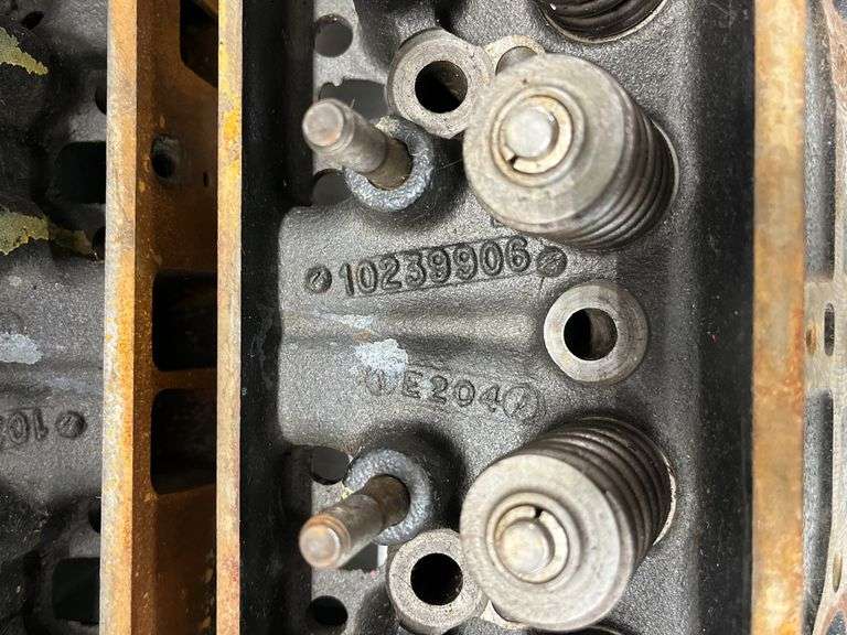 Chevy 350 Vortec cylinder heads - Albrecht Auction Service