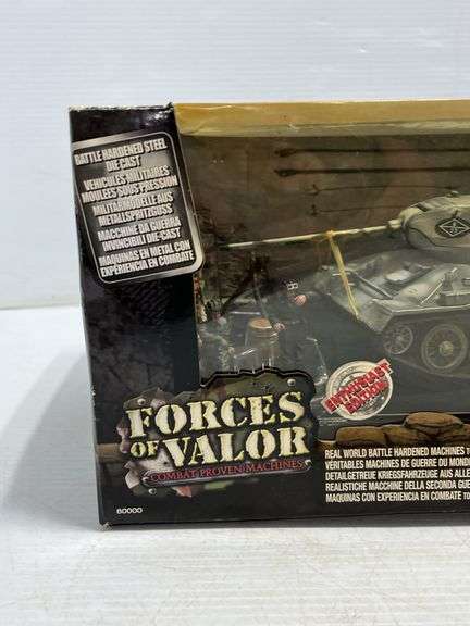 (2) Forces of Valor model tanks, die-cast, include: Russian T-34/85, 1: ...