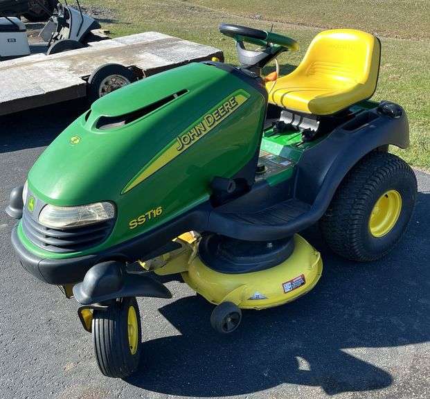 John Deere SST16, 16 HP spin steer, brand new oil change, new deck belt ...