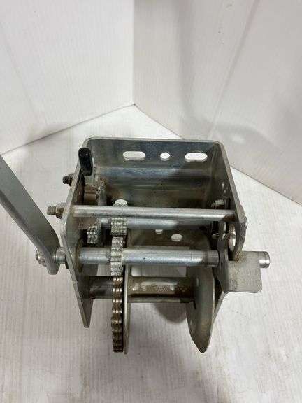 Fulton trailer hoist, T2000, unused, has been stored in seller's stable ...