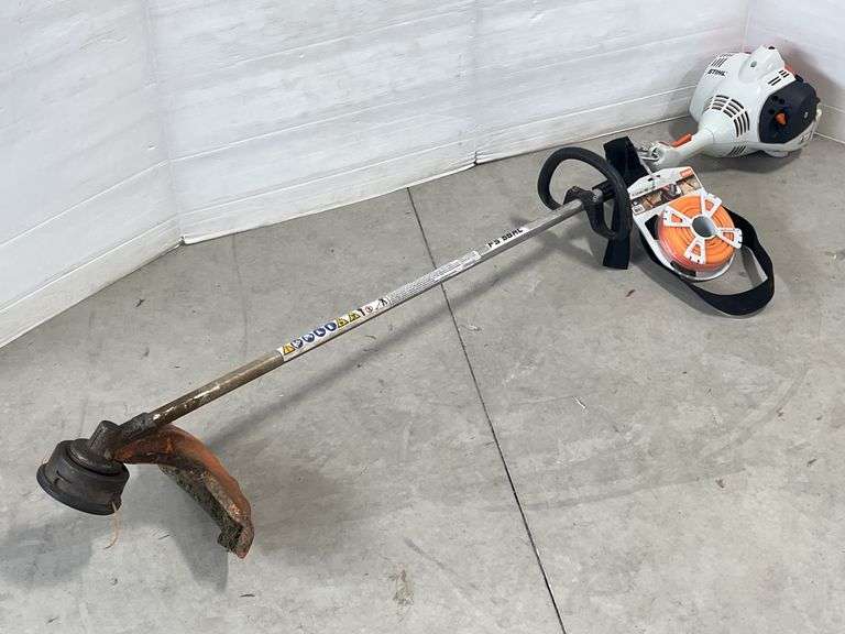 STIHL weed wacker with roll of string, F556RC, cord pulls and has good ...