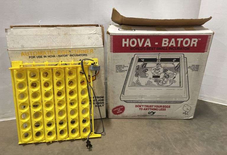 Hova Bator incubator with tray, (2) boxes, good - Albrecht Auction Service