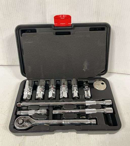 (11) Pieces of 3/8" drive spark plug socket ratchet and accessory set ...