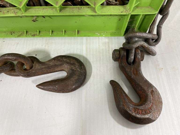 Crate with chains with hook ends, good - Albrecht Auction Service