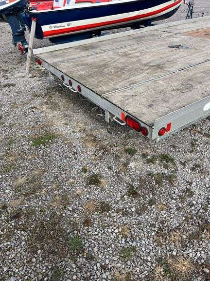 2001 Rough Rider 4-place snowmobile trailer, front axle new brakes ...