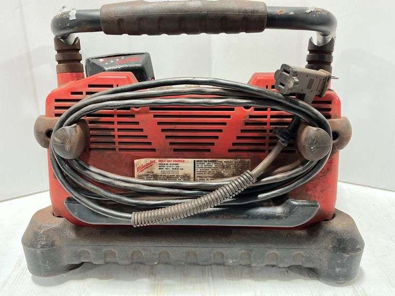 Milwaukee multi-bay charger and battery, 15"W - Albrecht Auction Service
